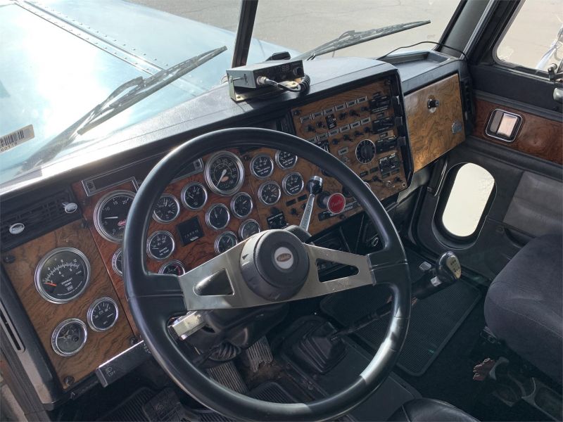 Peterbilt 379 Stock Interior