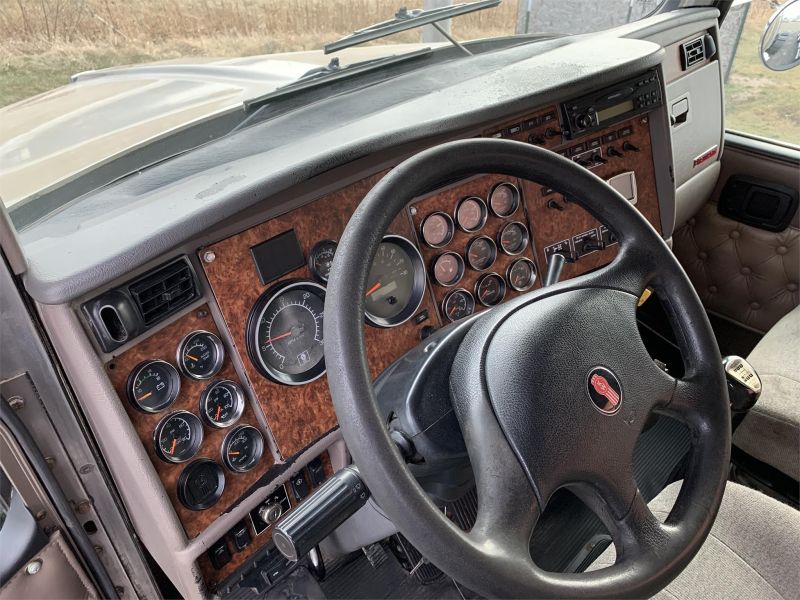 Kenworth T800 Interior