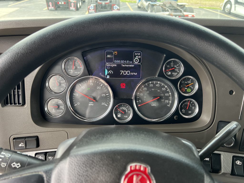 2015 KENWORTH T680 - CIT Trucks