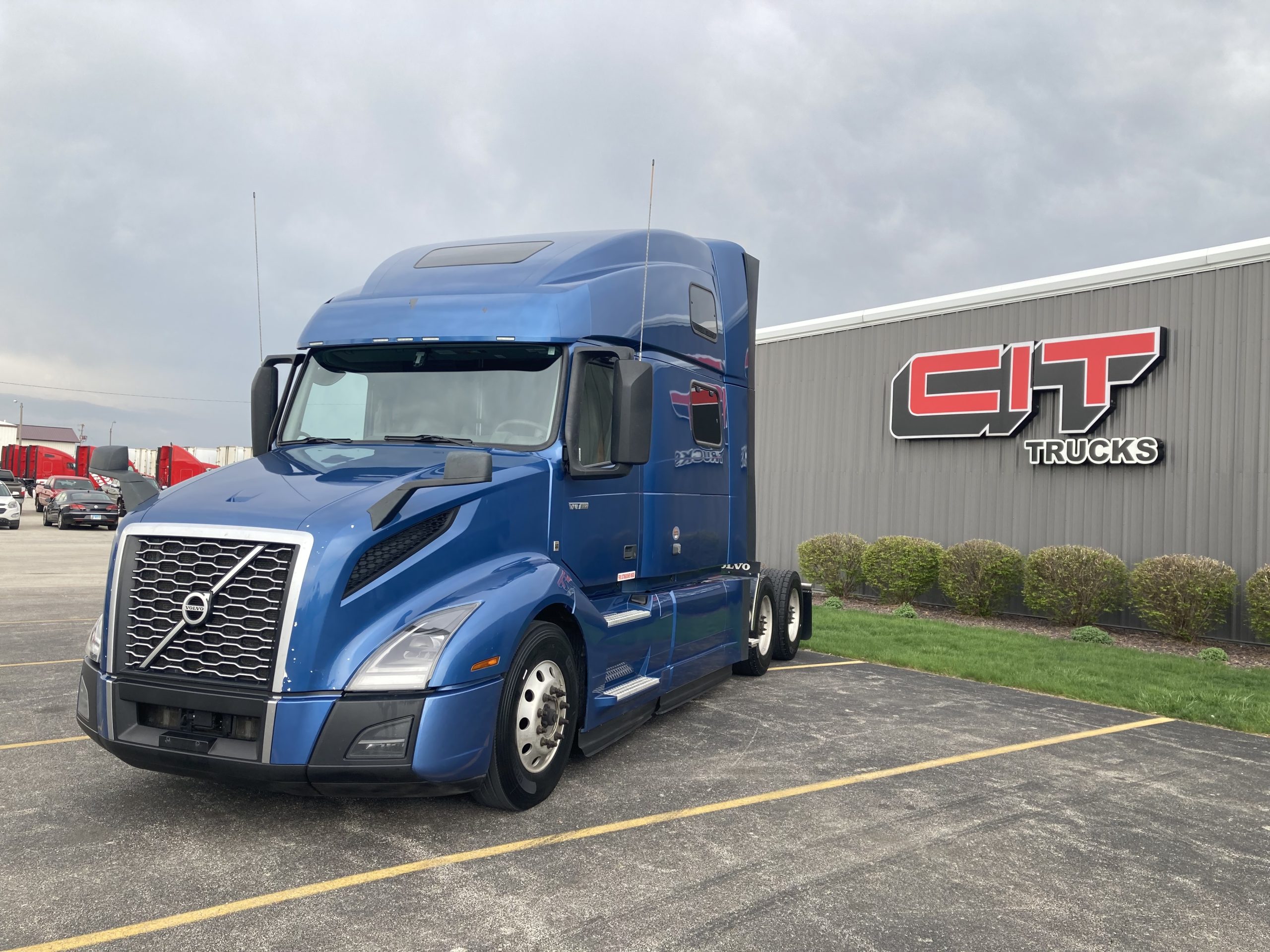 2022 Volvo Semi Truck