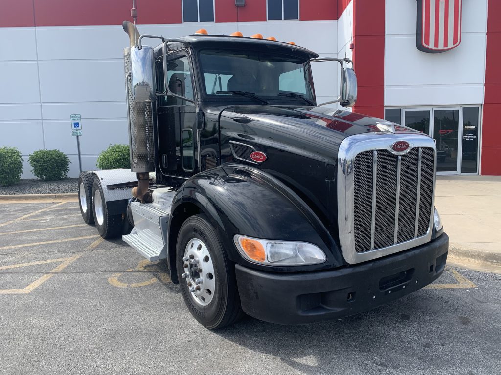 2013 PETERBILT 384 - CIT Trucks