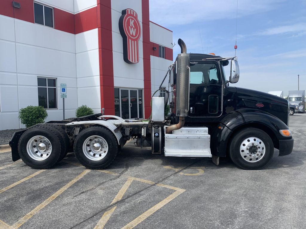 2013 PETERBILT 384 - CIT Trucks