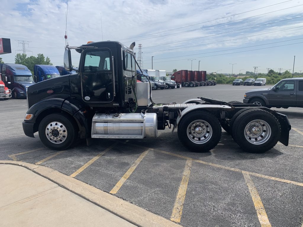 2013 PETERBILT 384 - CIT Trucks