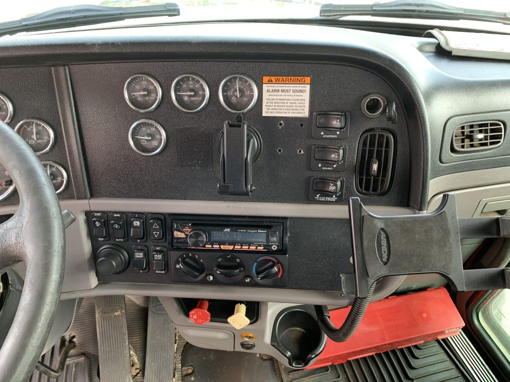 2013 PETERBILT 384 - CIT Trucks