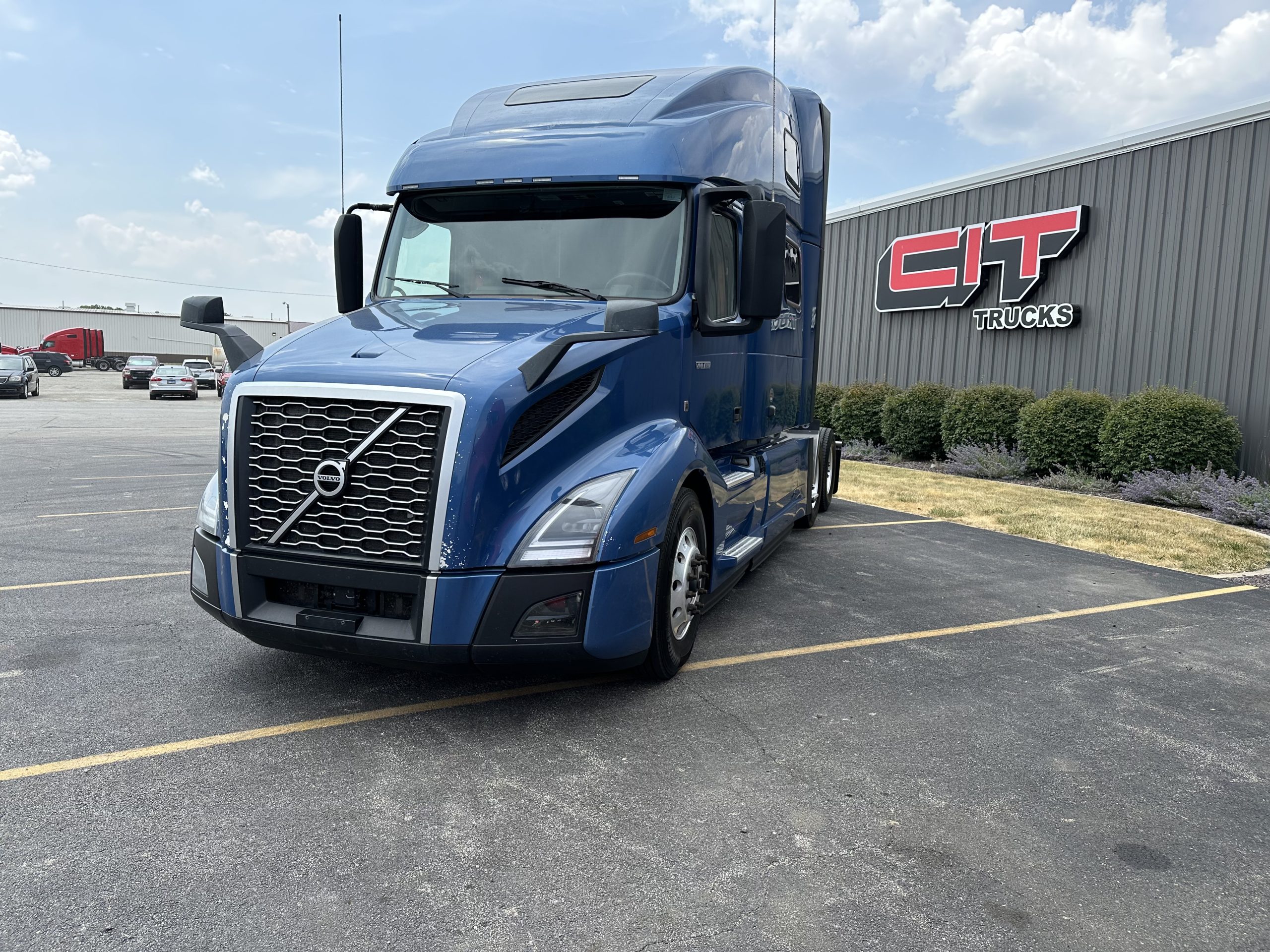 2022 Volvo Semi Truck