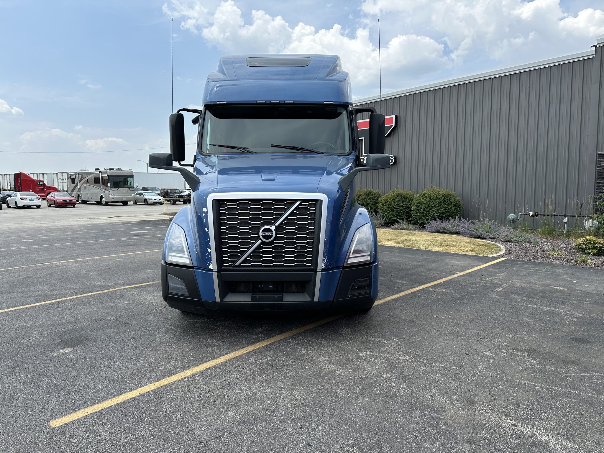 2022 VOLVO VNL860 - CIT Trucks