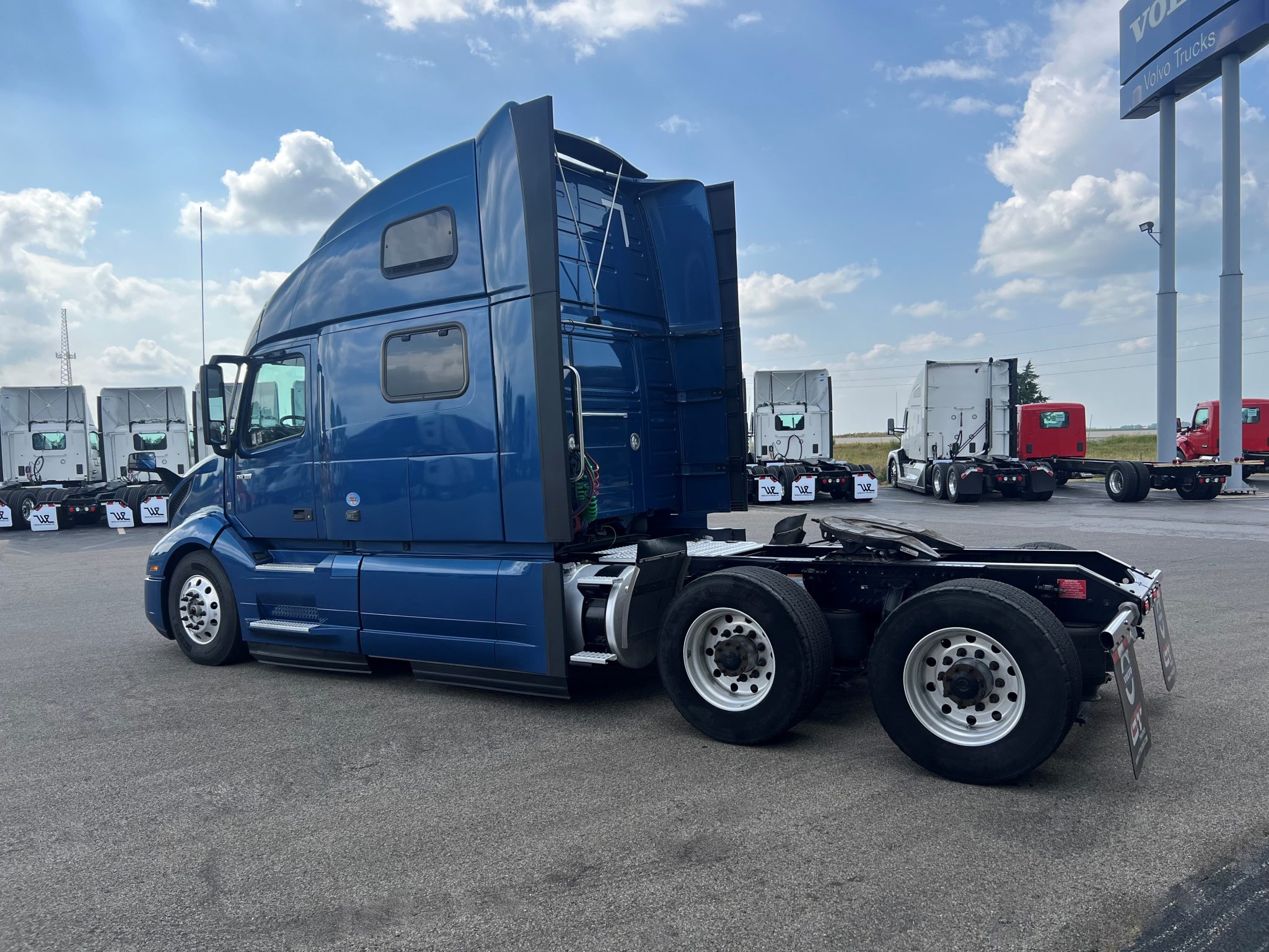2022 VOLVO VNL860 - CIT Trucks