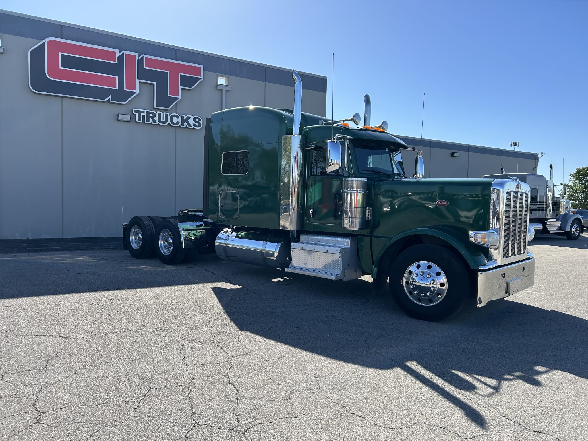 2016 PETERBILT 389 - CIT Trucks