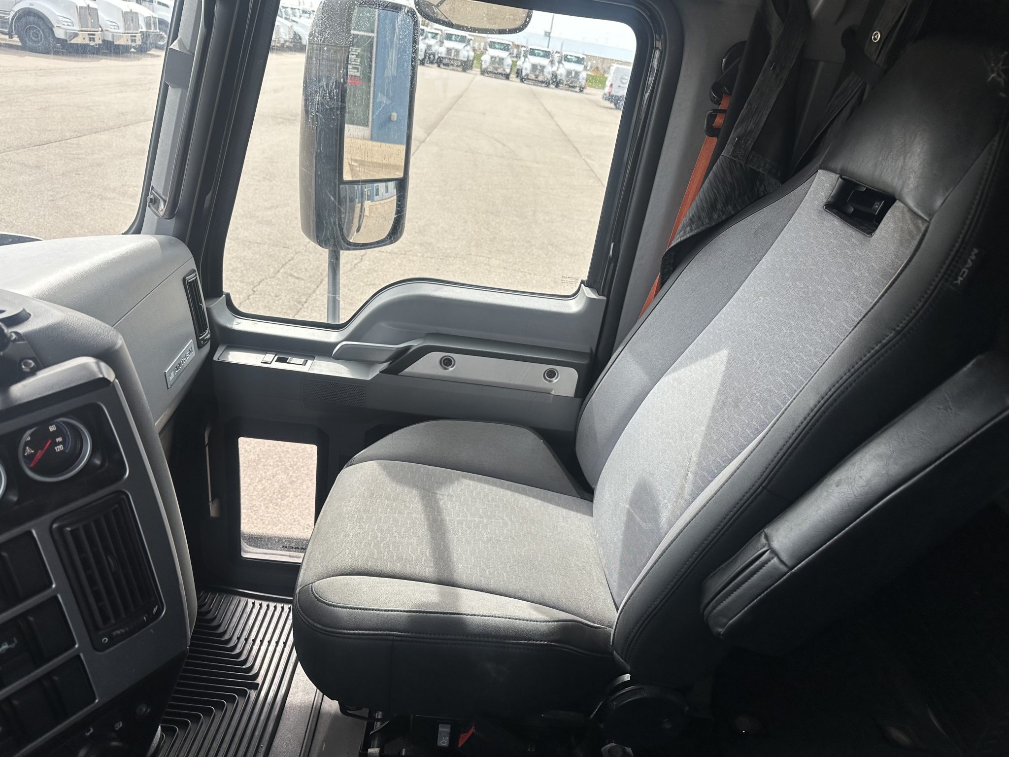 2020 MACK AN64T - CIT Trucks