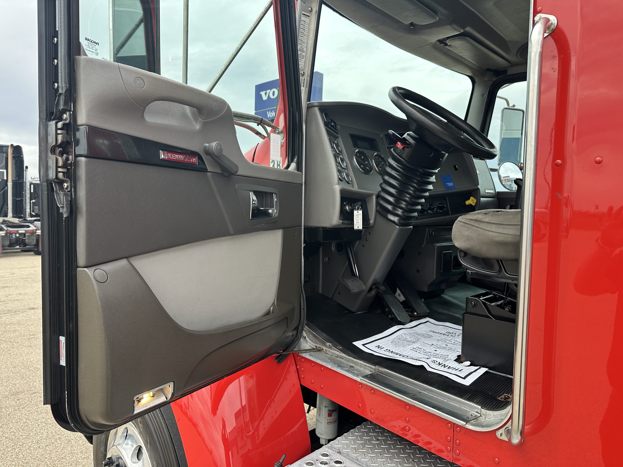 2018 KENWORTH T370 - CIT Trucks