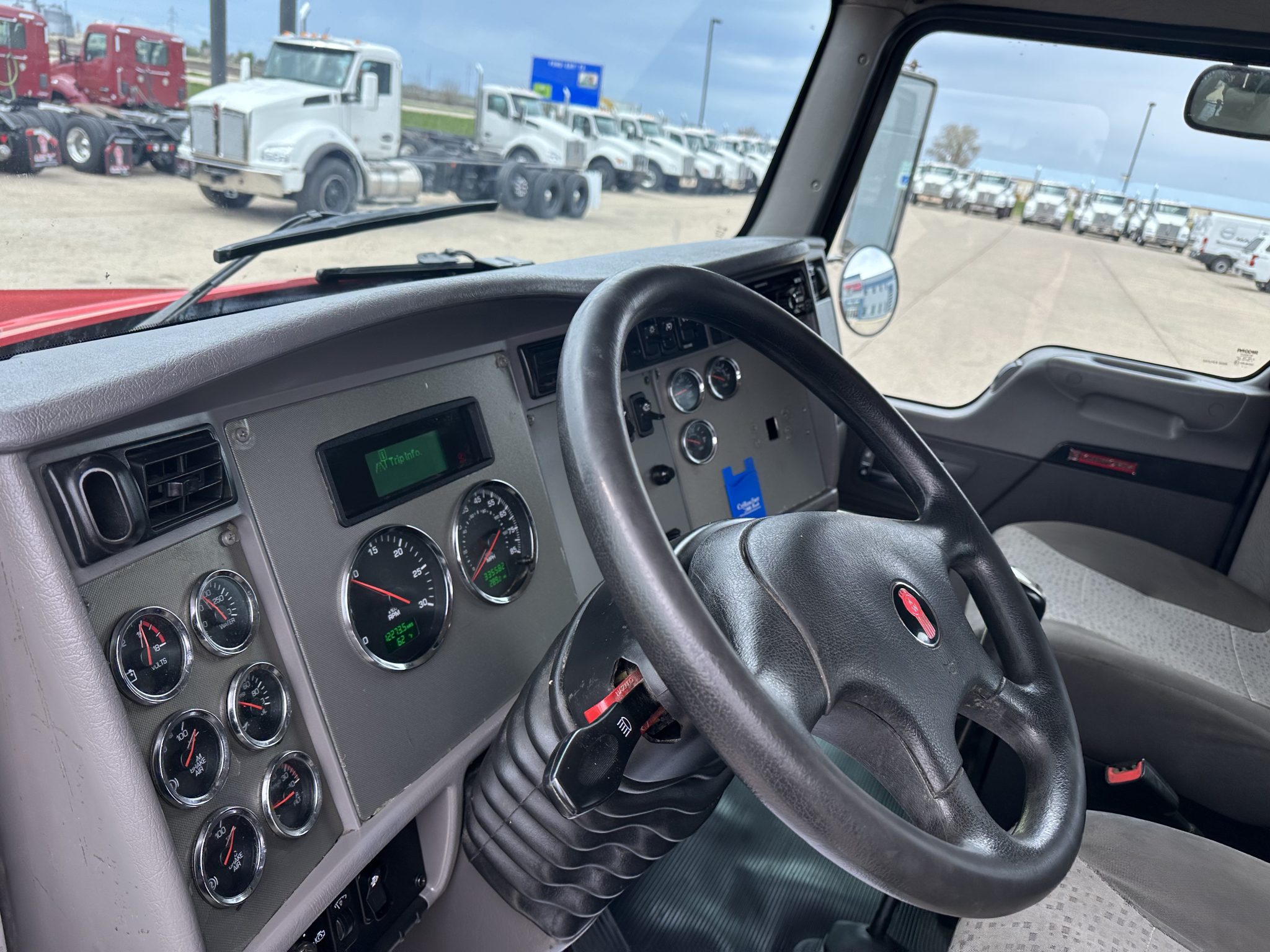 2018 KENWORTH T370 - CIT Trucks