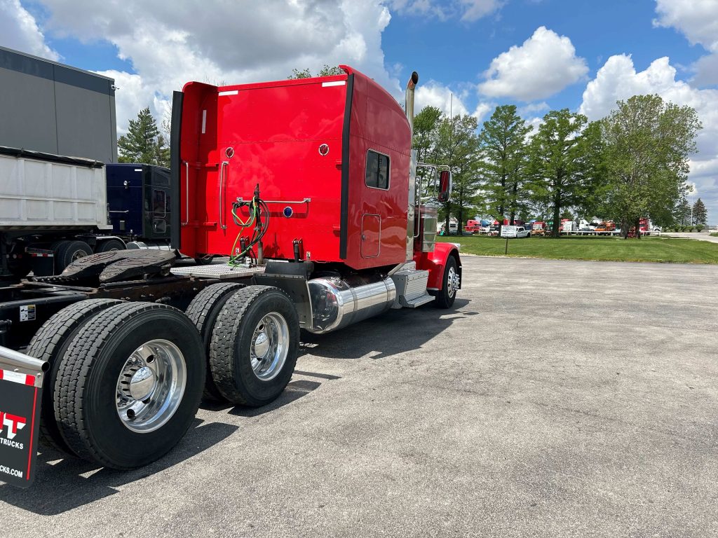 2017 PETERBILT 389 - CIT Trucks